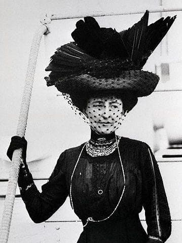 12 Spine-Tingling Ghost Stories About The Titanic