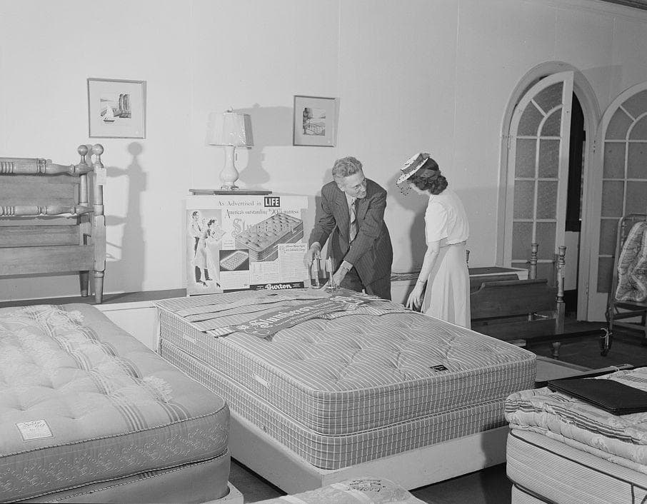 21 Vintage Department Store Photos That Show How They've Changed