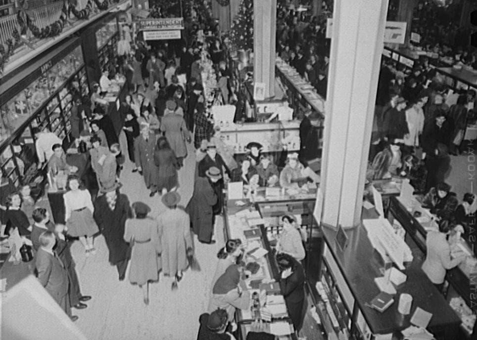 21 Vintage Department Store Photos That Show How They've Changed