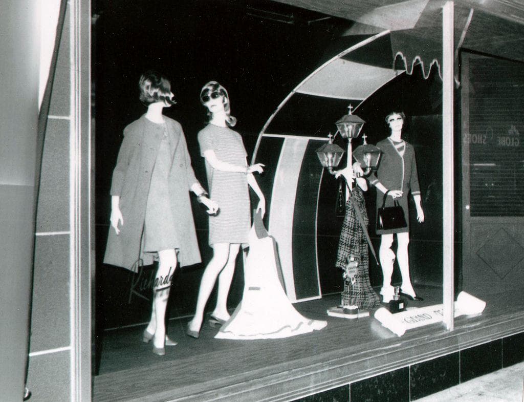21 Vintage Department Store Photos That Show How They've Changed