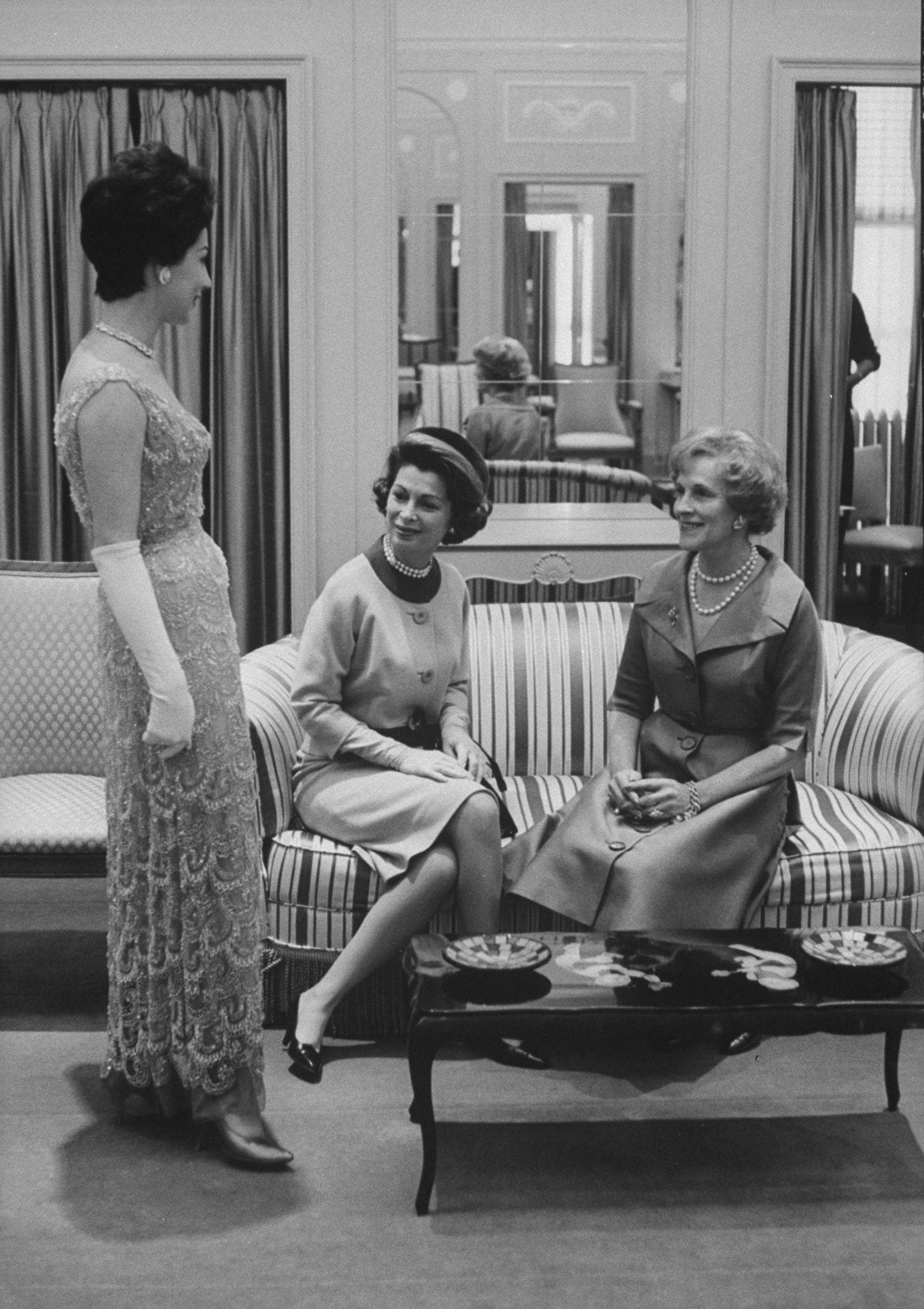 21 Vintage Department Store Photos That Show How They've Changed