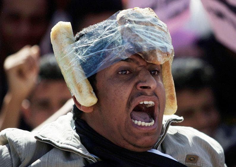 25 Photos That Desperately Need More Context