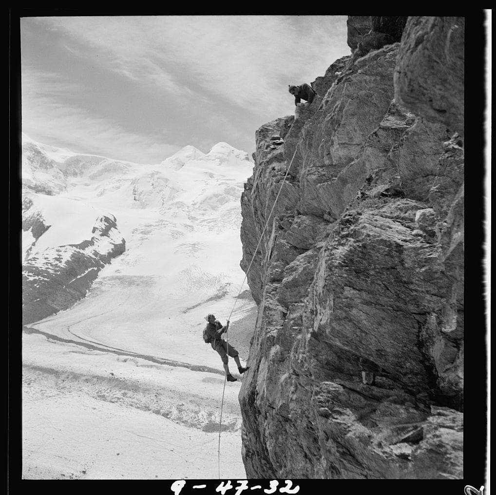 25 Badass Photos Of Old Timey Mountain Climbers
