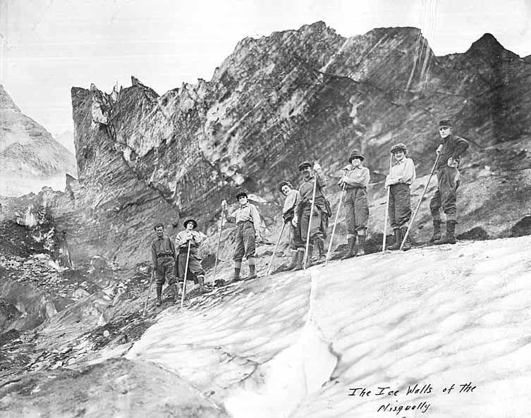 25 Badass Photos Of Old Timey Mountain Climbers