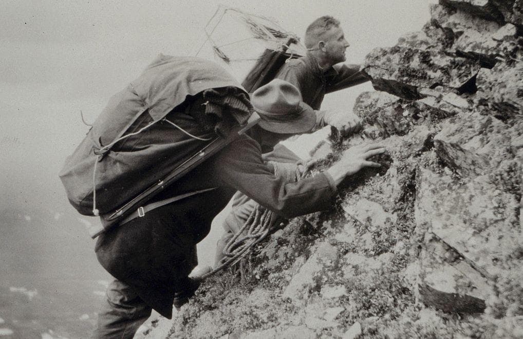 25 Badass Photos Of Old Timey Mountain Climbers