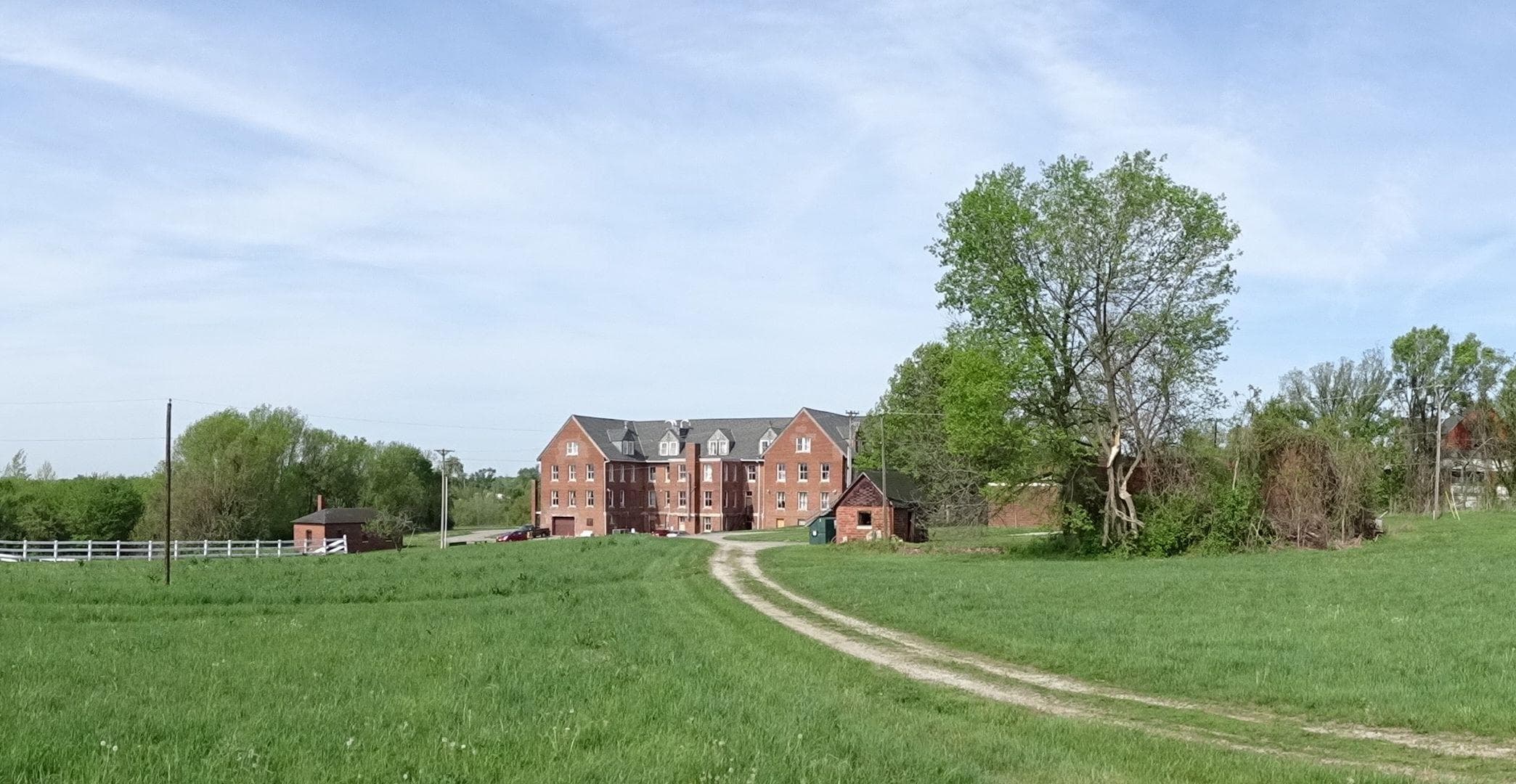 16 Eerie And Disturbing Ghost Stories From Orphanages