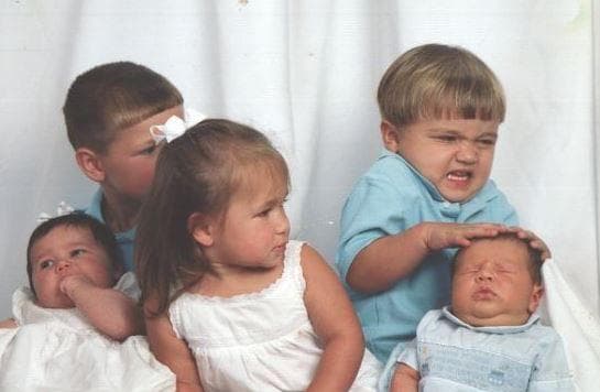 25 Hilarious Instances of Kids Ruining Family Portraits