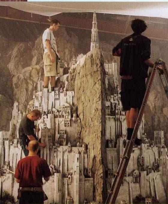 25 Behind-The-Scenes Pictures Of Miniatures On Movie Sets