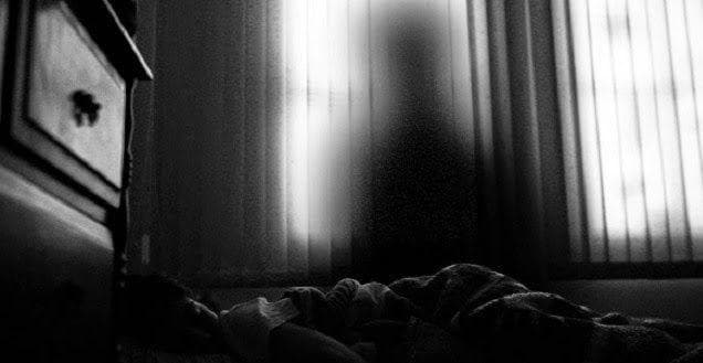 16 Pictures That Probably Contain Shadow People