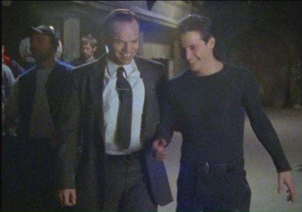 Behind the Scenes Photos Of Actors Taking Breaks In Full Costume, In ...