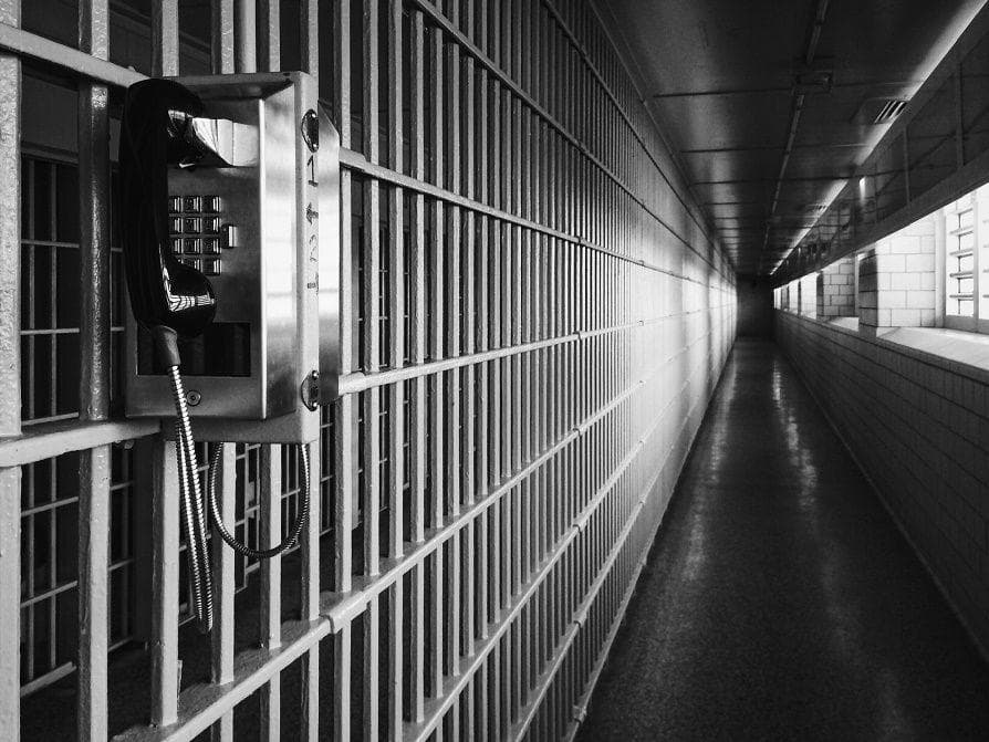 9 Unexpected Ways Prison Inmates Use the Internet