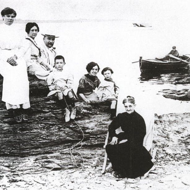 18 Surreal But True Stories About Salvador Dali