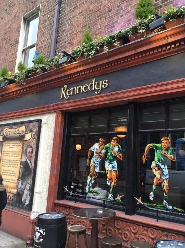 23 Interesting Photos Of Bars And Pubs Where Famous Writers Hung Out