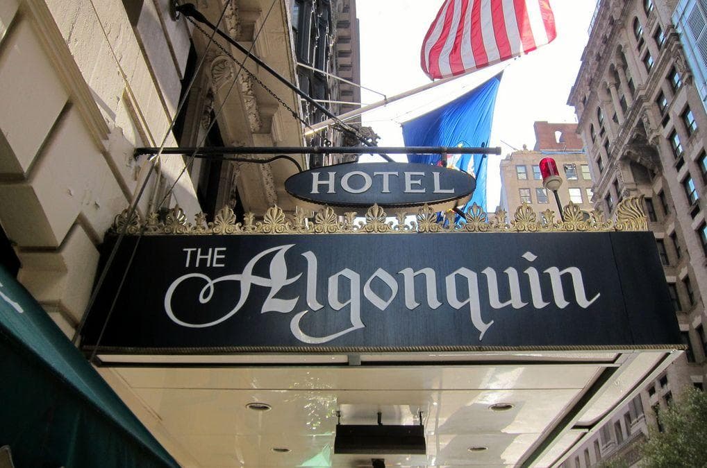 23 Interesting Photos Of Bars And Pubs Where Famous Writers Hung Out