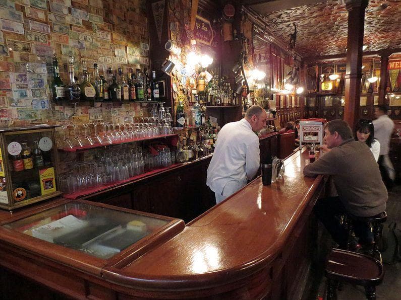 23 Interesting Photos Of Bars And Pubs Where Famous Writers Hung Out