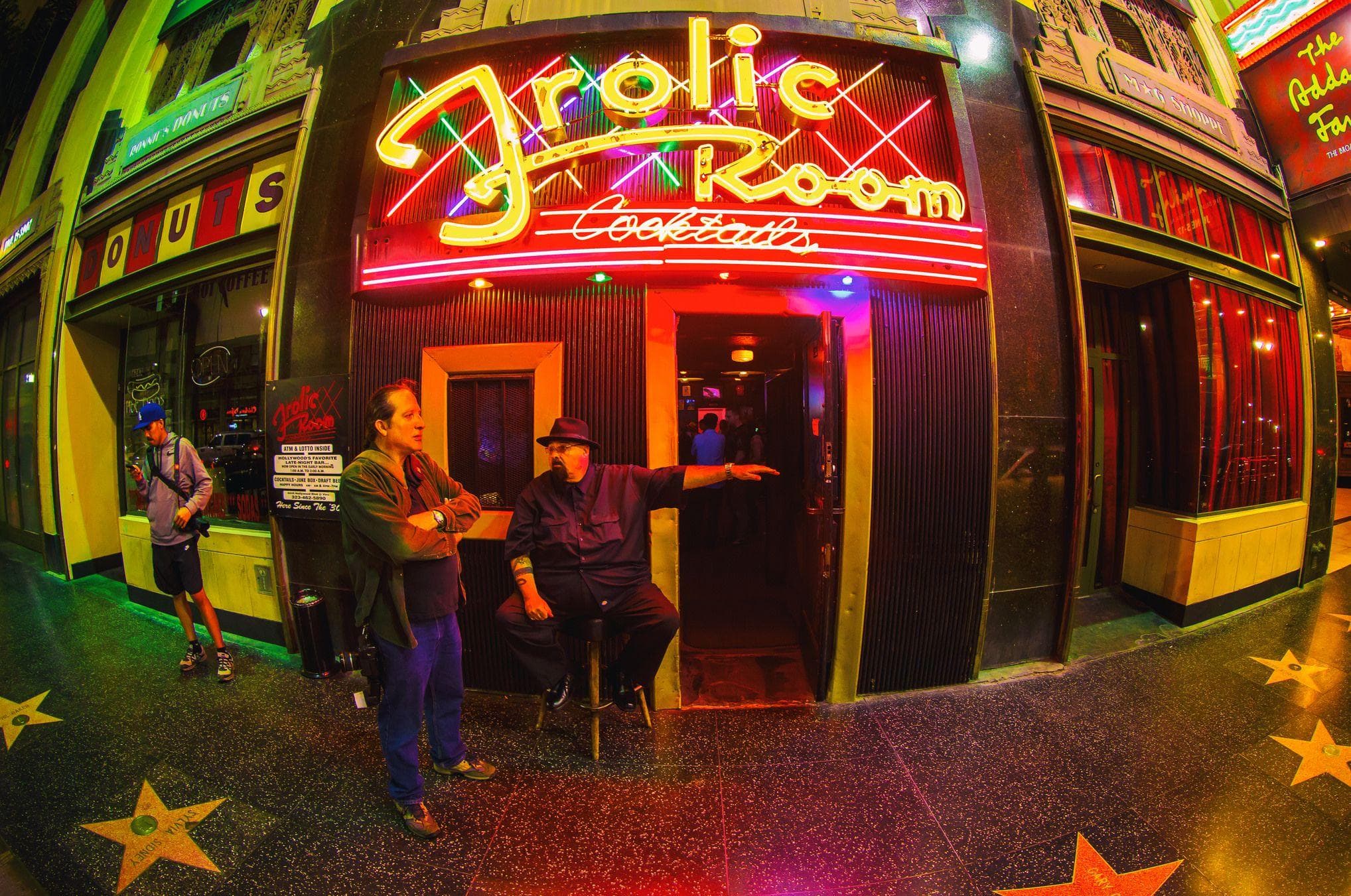 23 Interesting Photos Of Bars And Pubs Where Famous Writers Hung Out