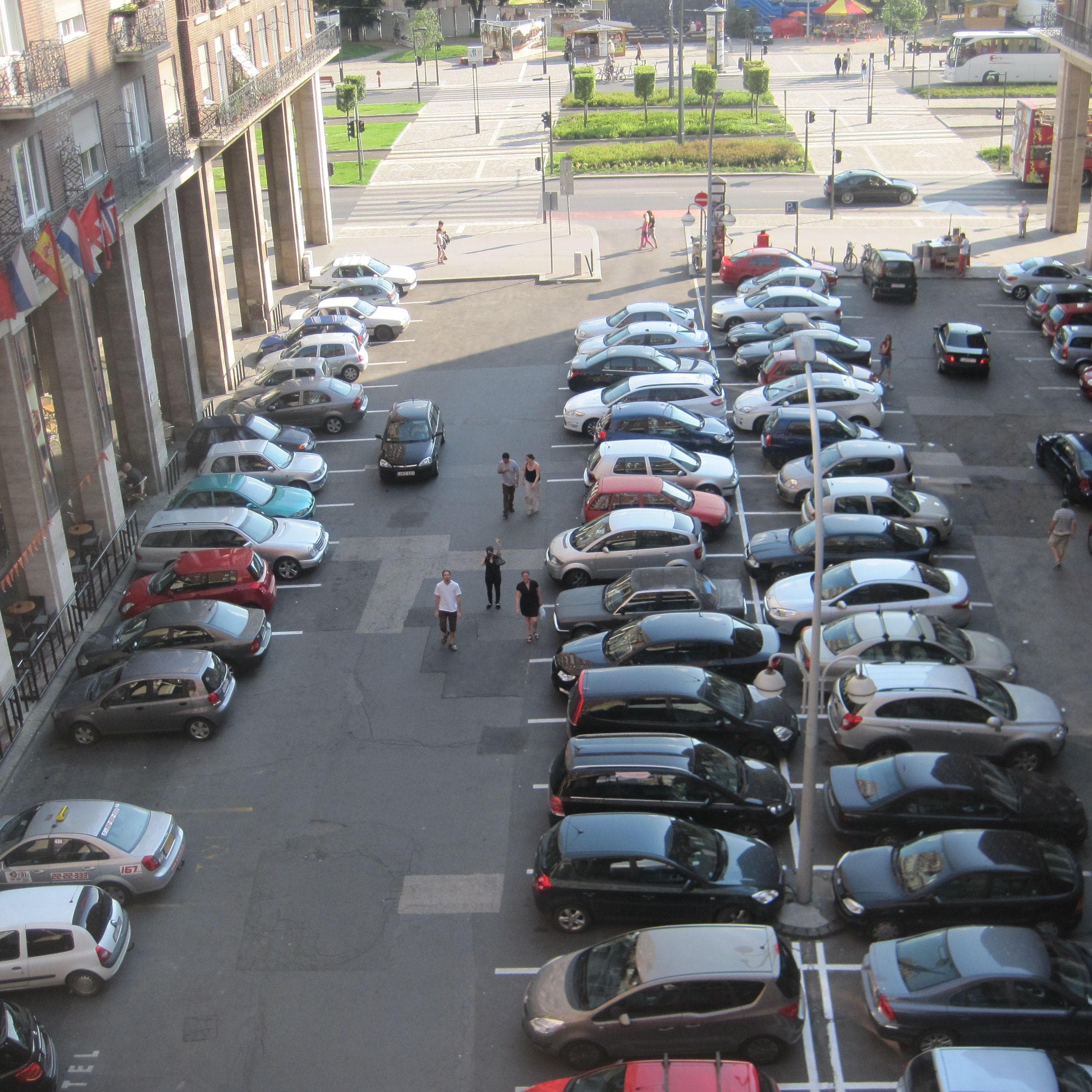 11 Reasons Why Parking Lots Are Arranged Diagonally or Straight