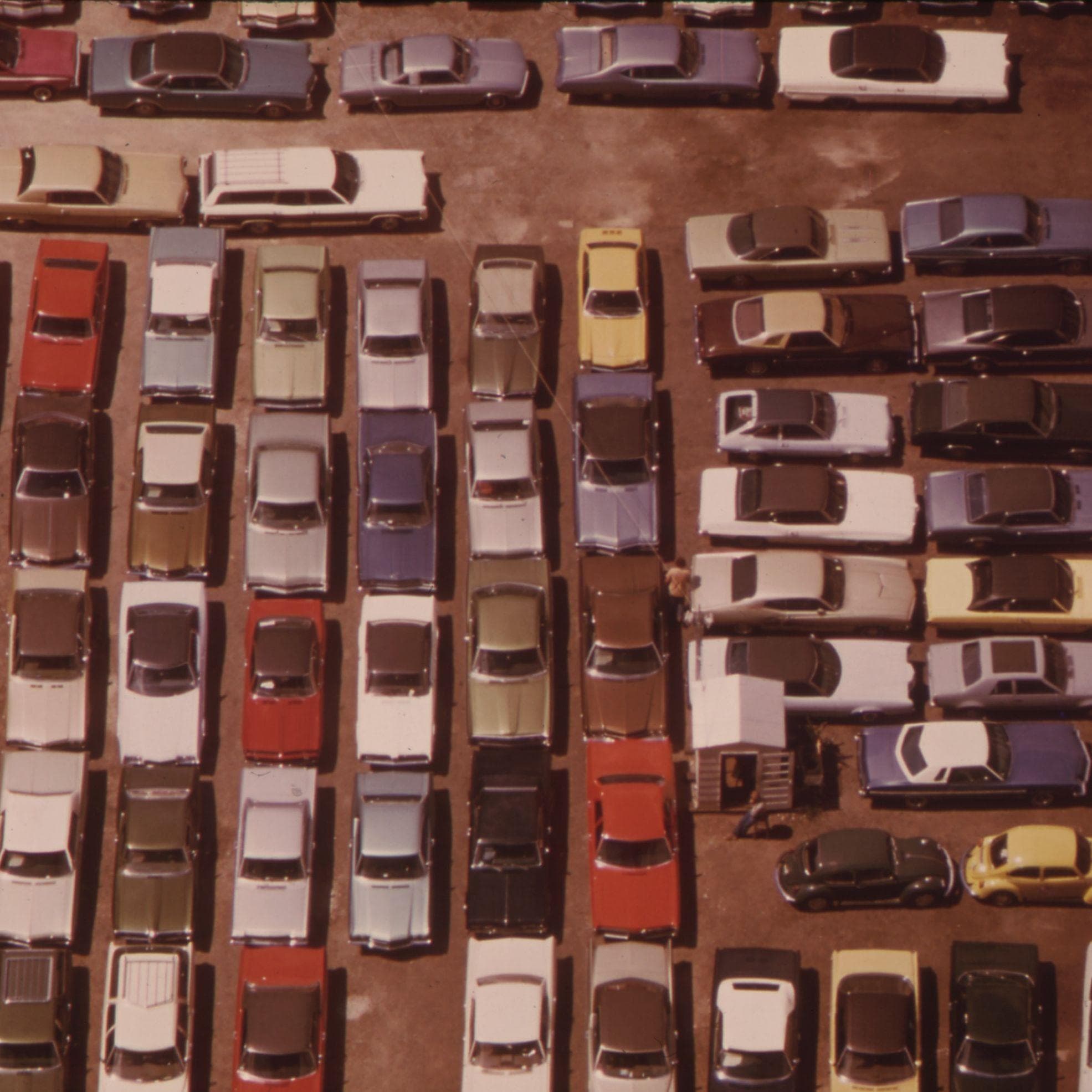 11 Reasons Why Parking Lots Are Arranged Diagonally or Straight