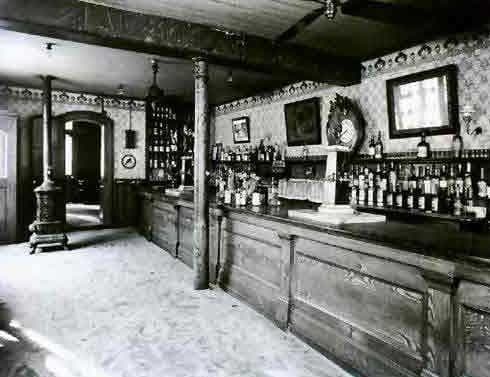 24 Photos Of Bars Around The Turn Of The 20th Century