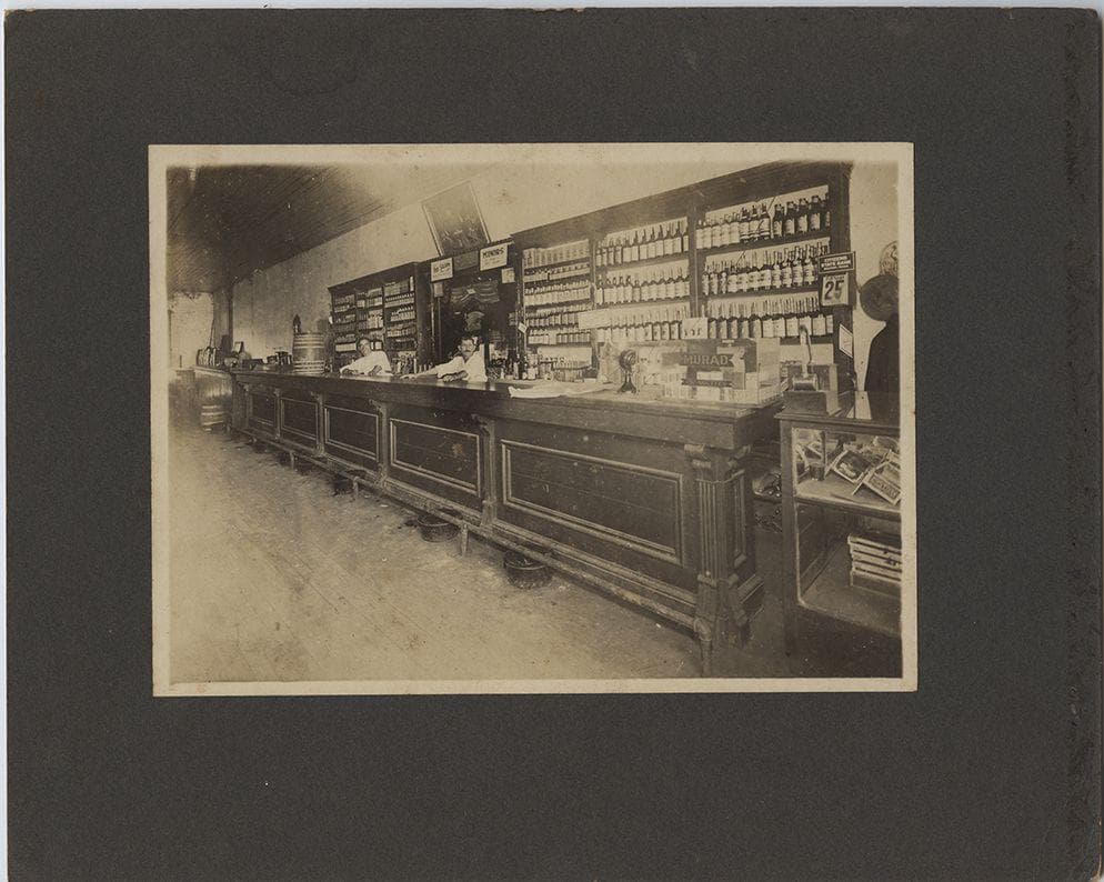 24 Photos Of Bars Around The Turn Of The 20th Century