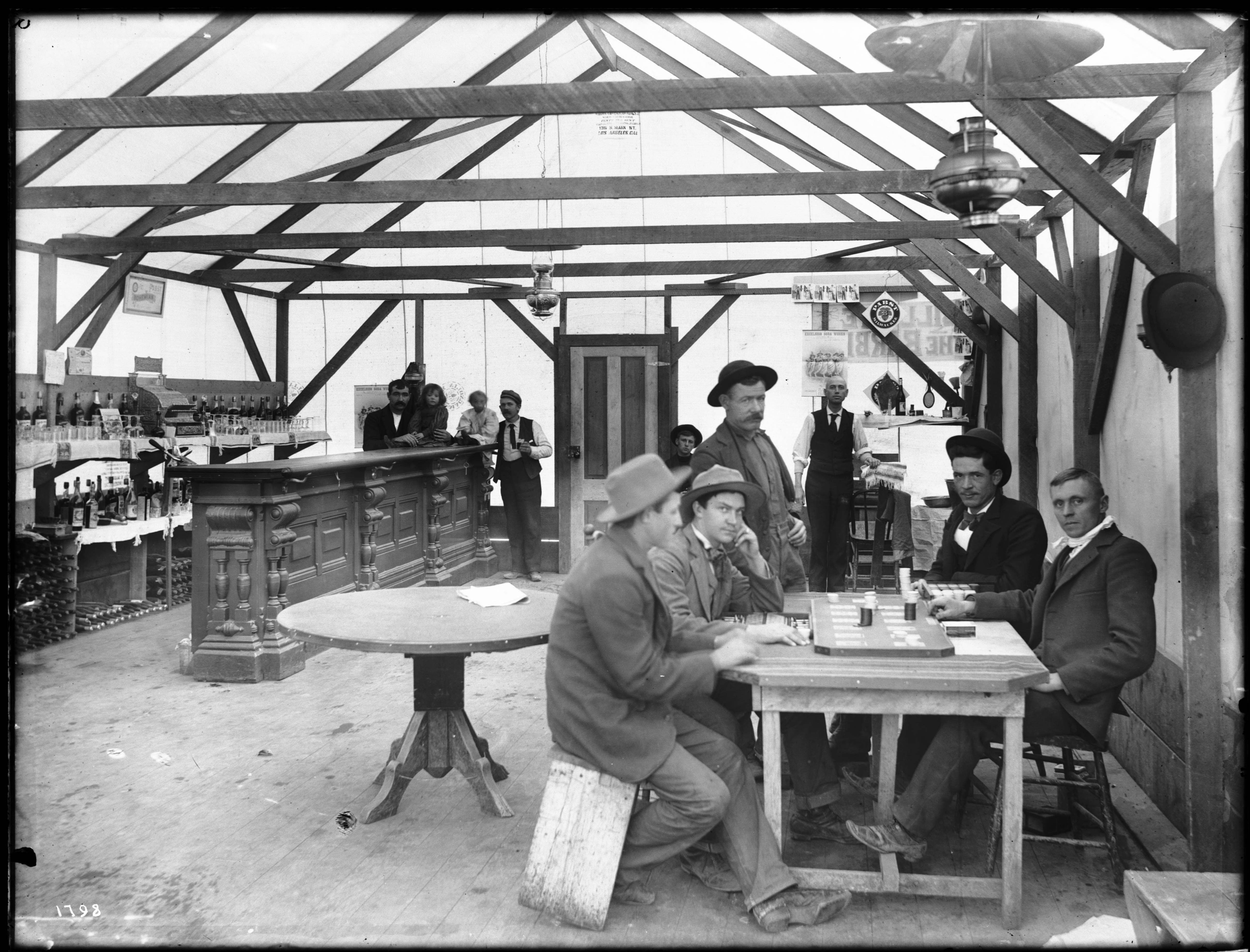 24 Photos Of Bars Around The Turn Of The 20th Century