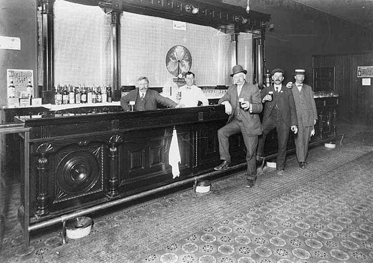 24 Photos Of Bars Around The Turn Of The 20th Century
