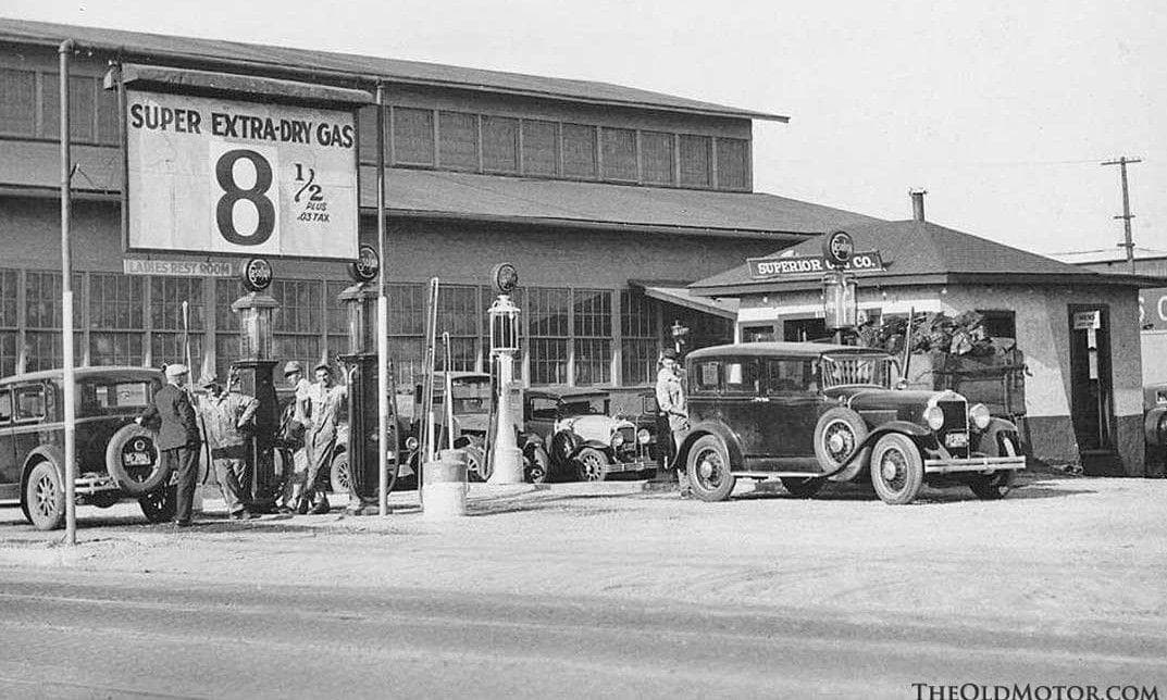 27 Fascinating Pictures Of Vintage Gas Stations