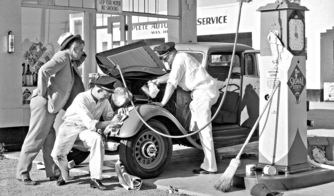 27 Fascinating Pictures Of Vintage Gas Stations