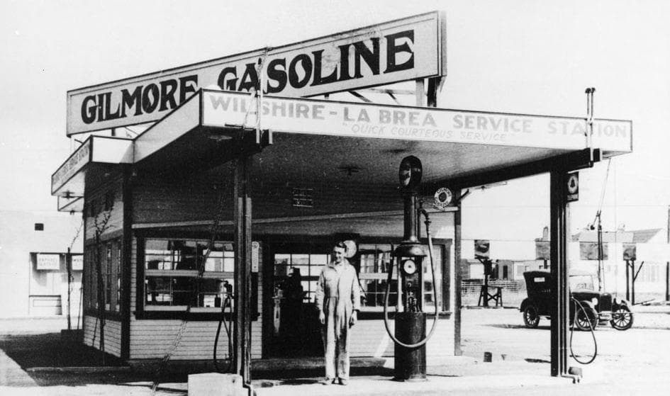 27 Fascinating Pictures Of Vintage Gas Stations
