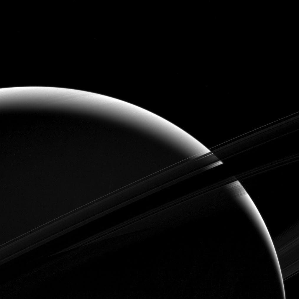 16 New Pictures of Saturn That Are Simply Breathtaking