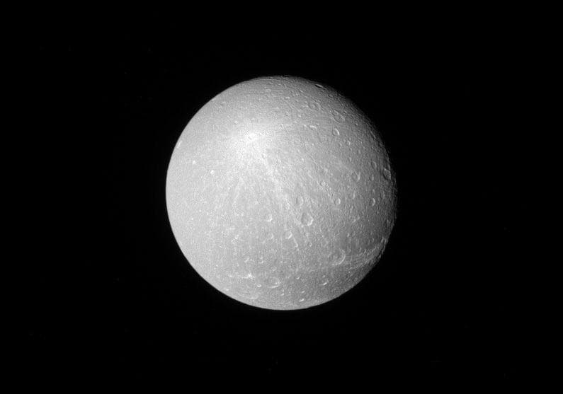 16 New Pictures of Saturn That Are Simply Breathtaking