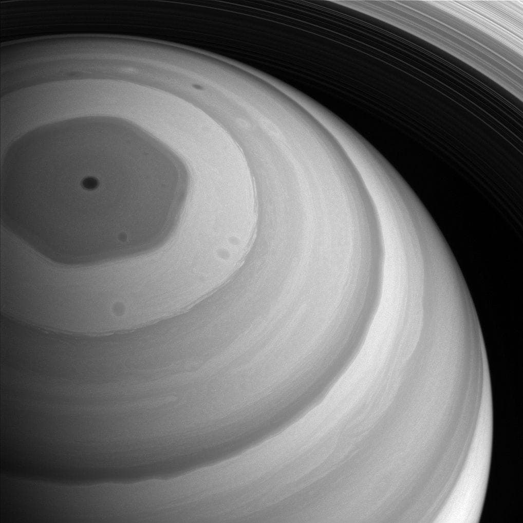 16 New Pictures of Saturn That Are Simply Breathtaking