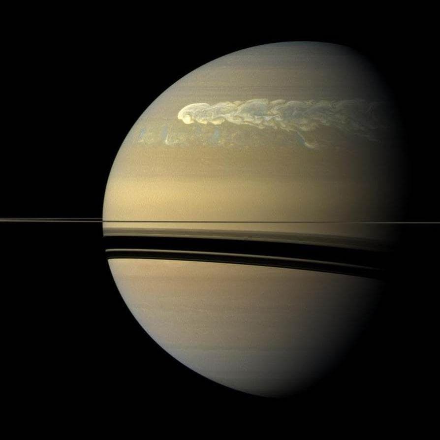 16 New Pictures of Saturn That Are Simply Breathtaking