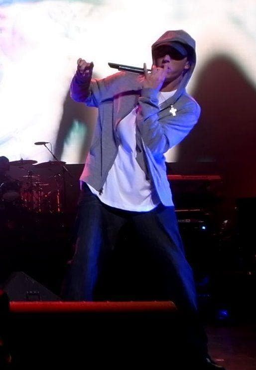 13 Super Nice Things Eminem Has Done For His Fans