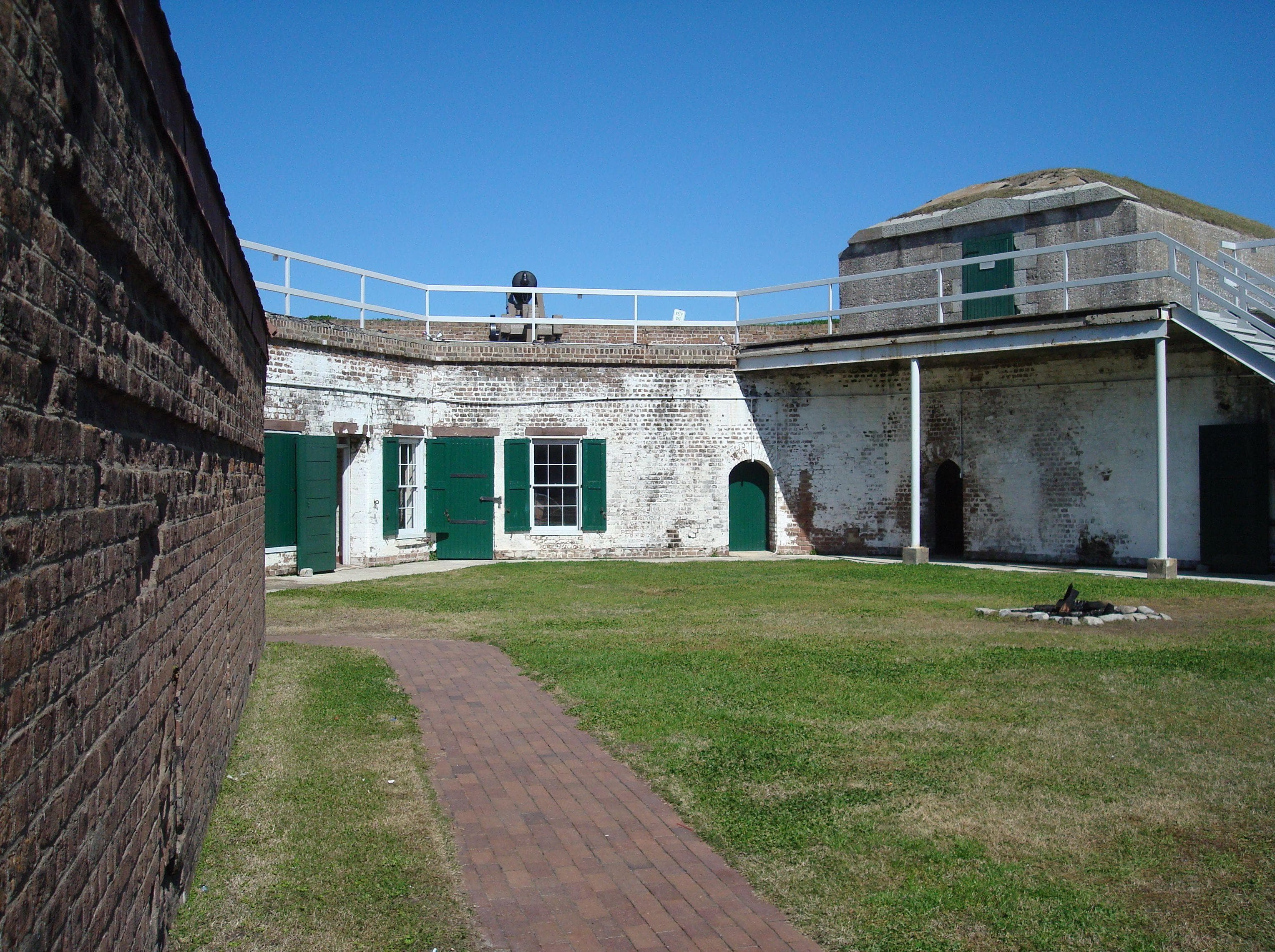 18 Savannah, Georgia Ghost Stories That Will Haunt You