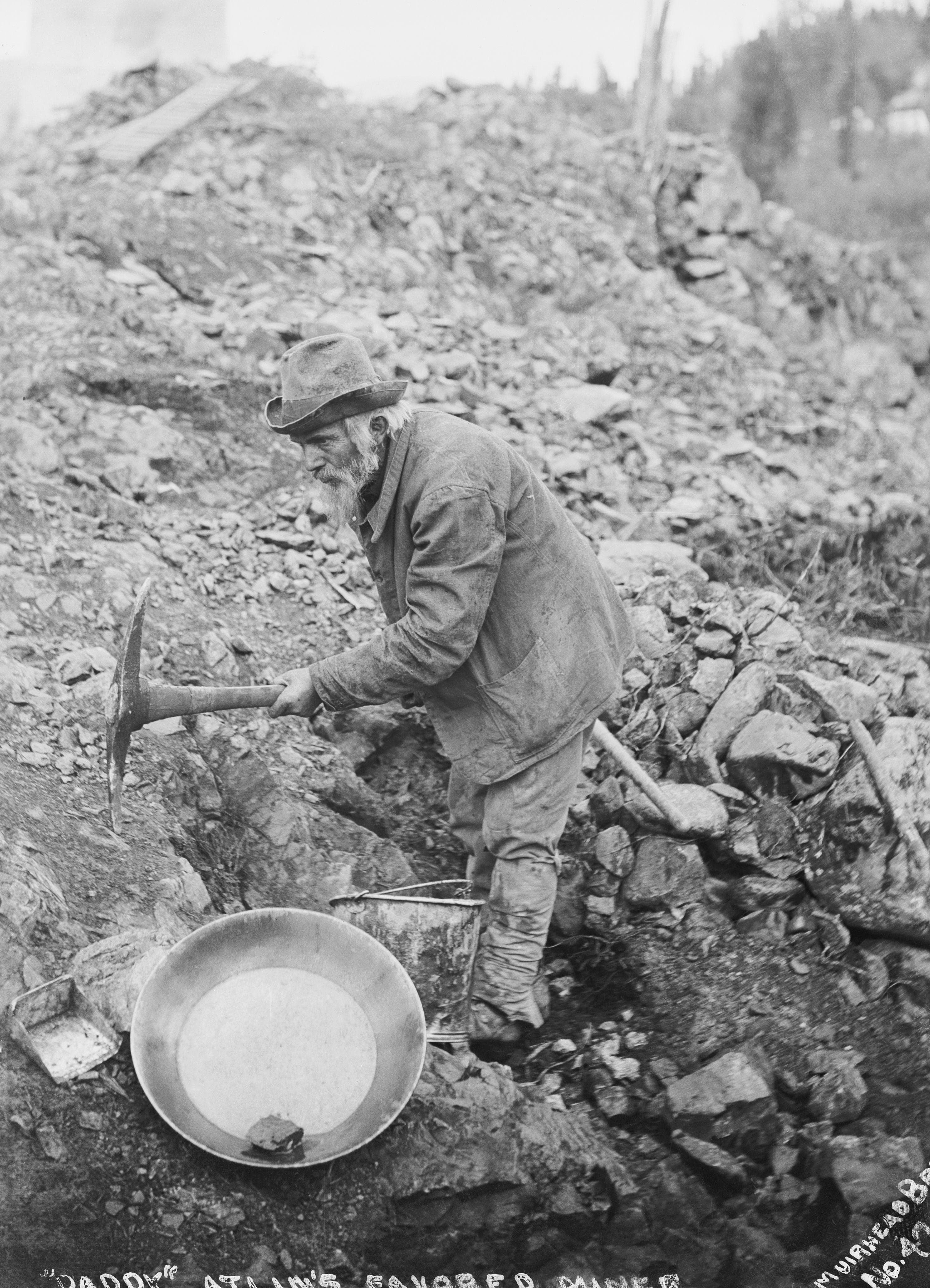 25 Fascinating Photos And Illustrations From Gold Rushes