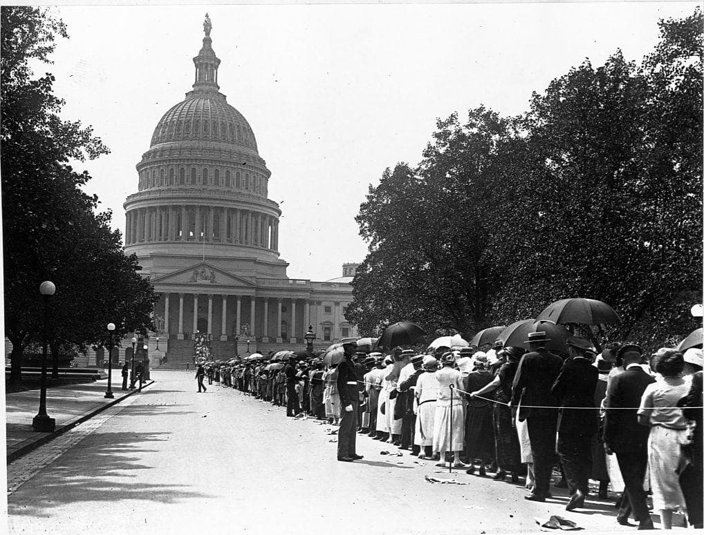 24 Somber Photos Of US Presidential Funerals