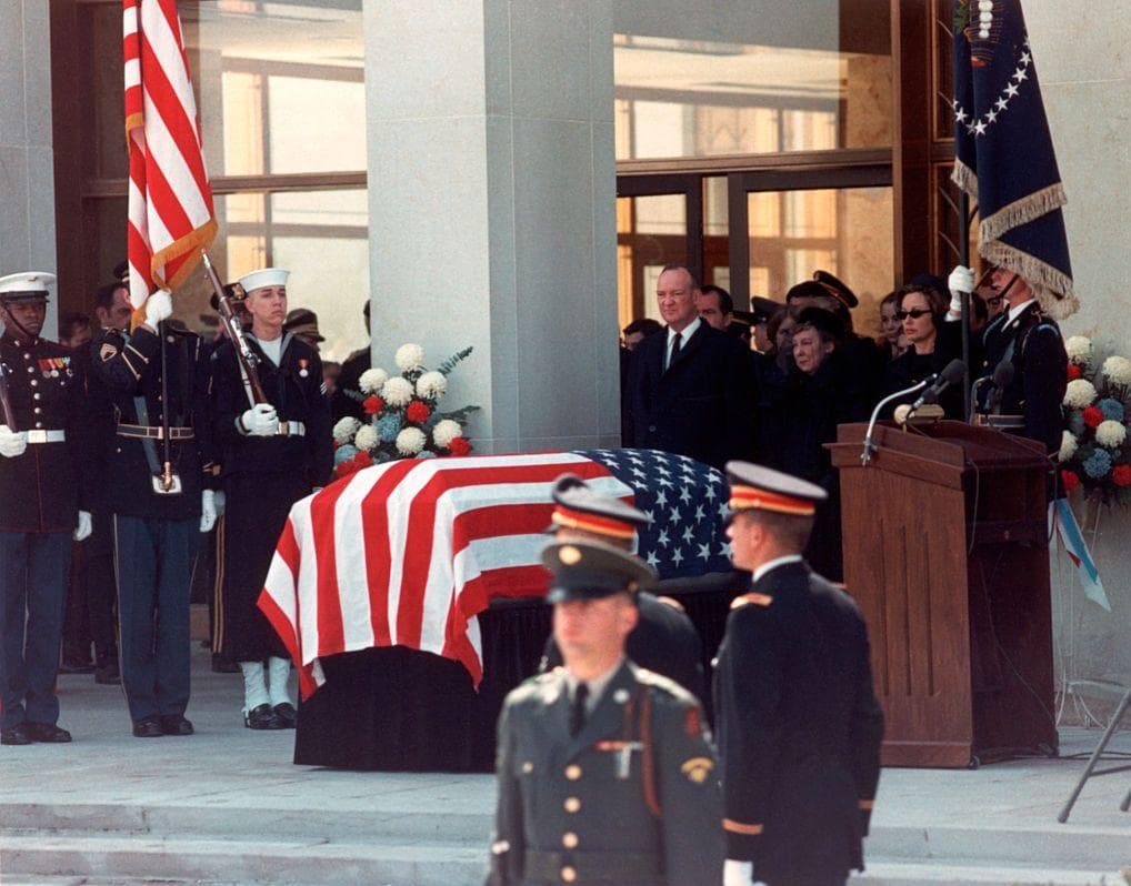 24 Somber Photos Of US Presidential Funerals