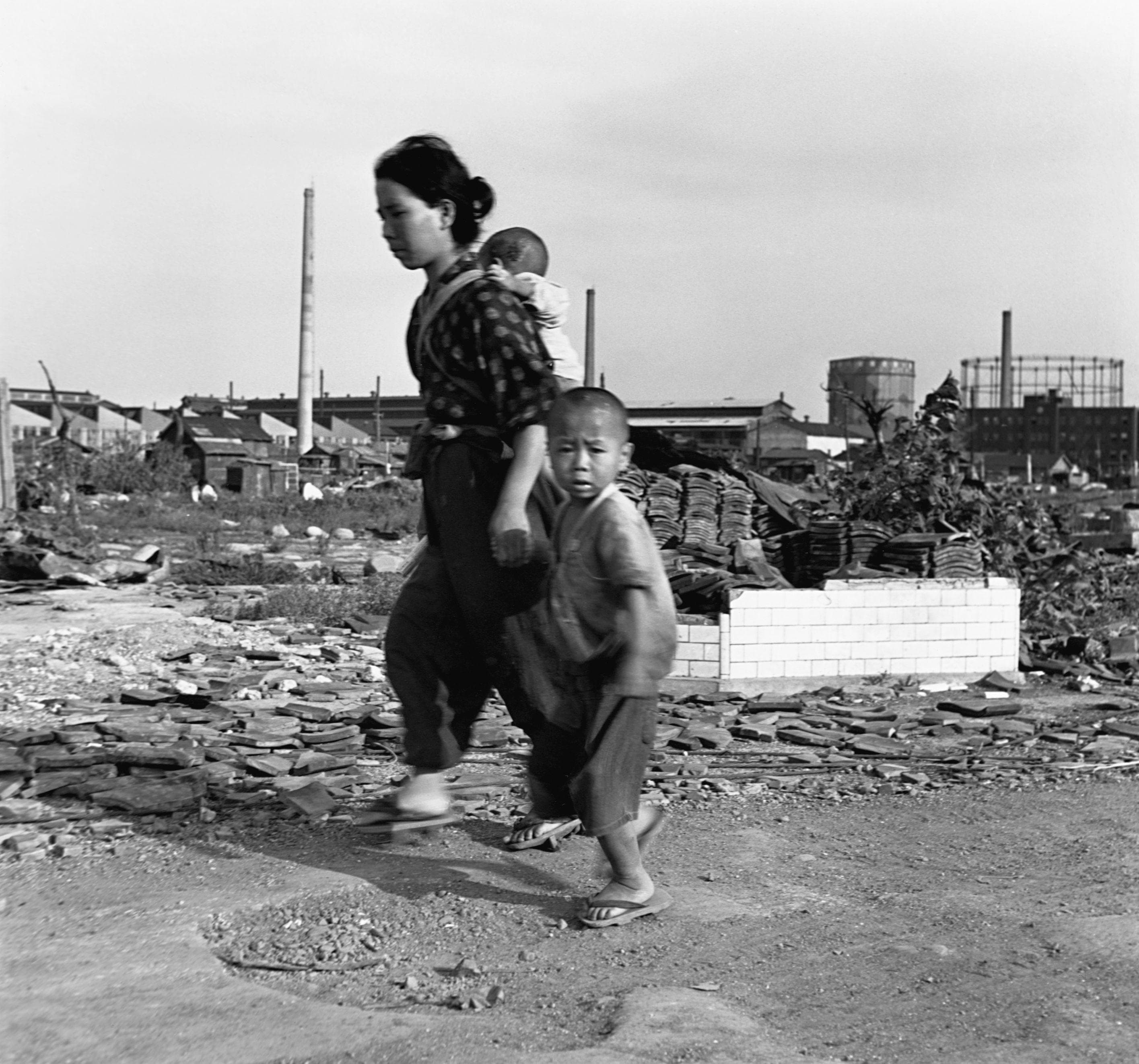 33 Eye-Opening Historical Photos Of Postwar Japan