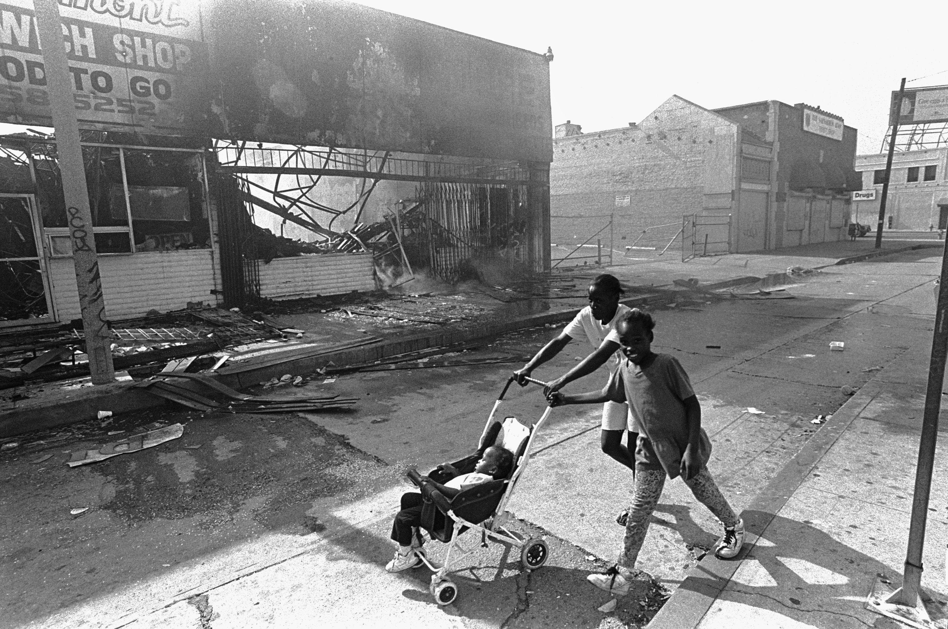 27 Eye-Opening Photos Of The LA Riots