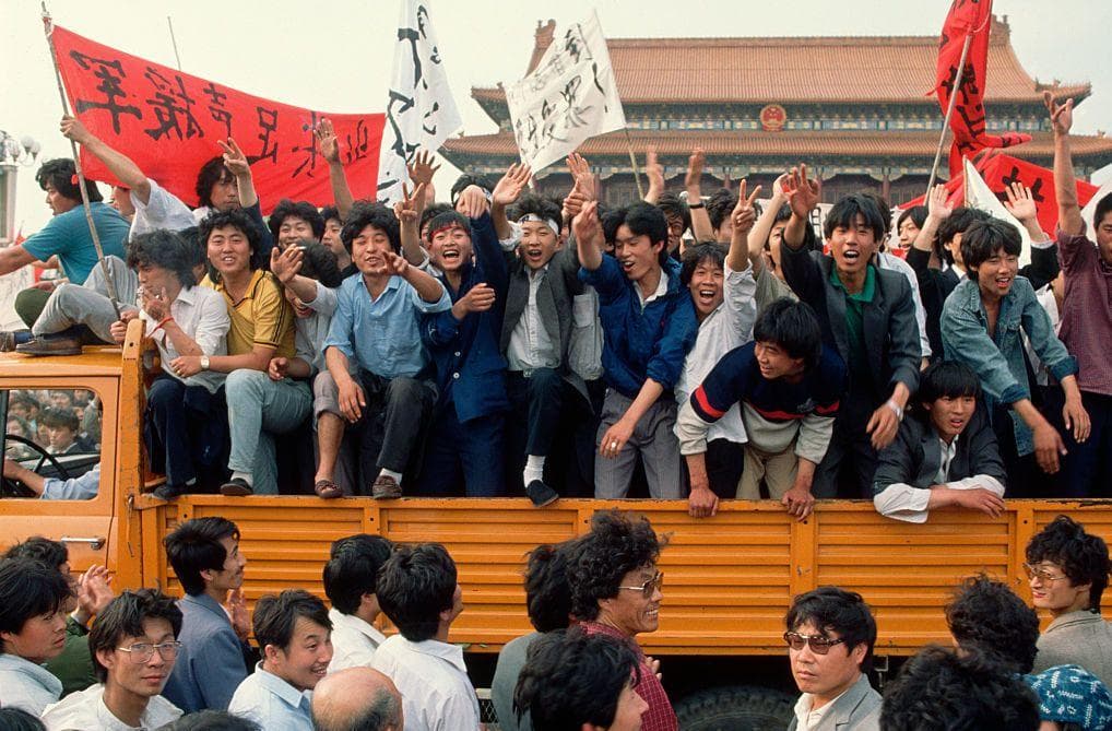 30 Sobering Photos Of the Tiananmen Square Protests