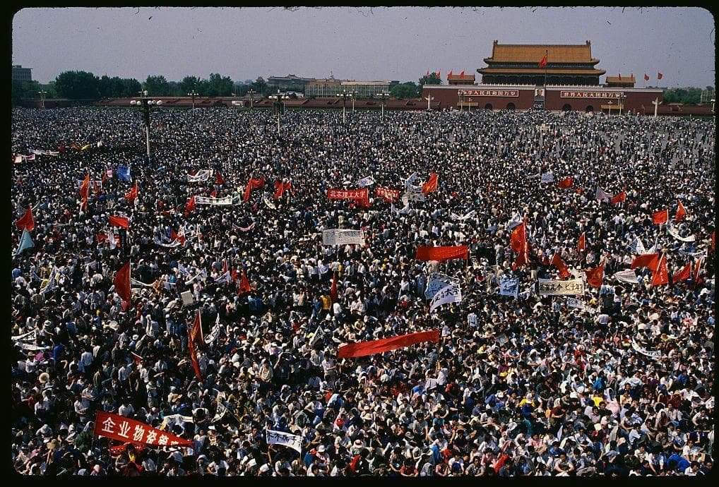 30 Sobering Photos Of the Tiananmen Square Protests