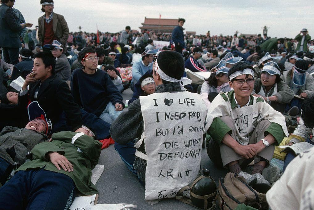 30 Sobering Photos Of the Tiananmen Square Protests