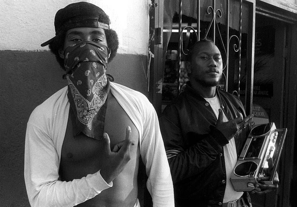 21 Startling Gang Photos From '80s & '90s Los Angeles
