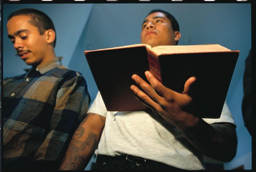 21 Startling Gang Photos From '80s & '90s Los Angeles