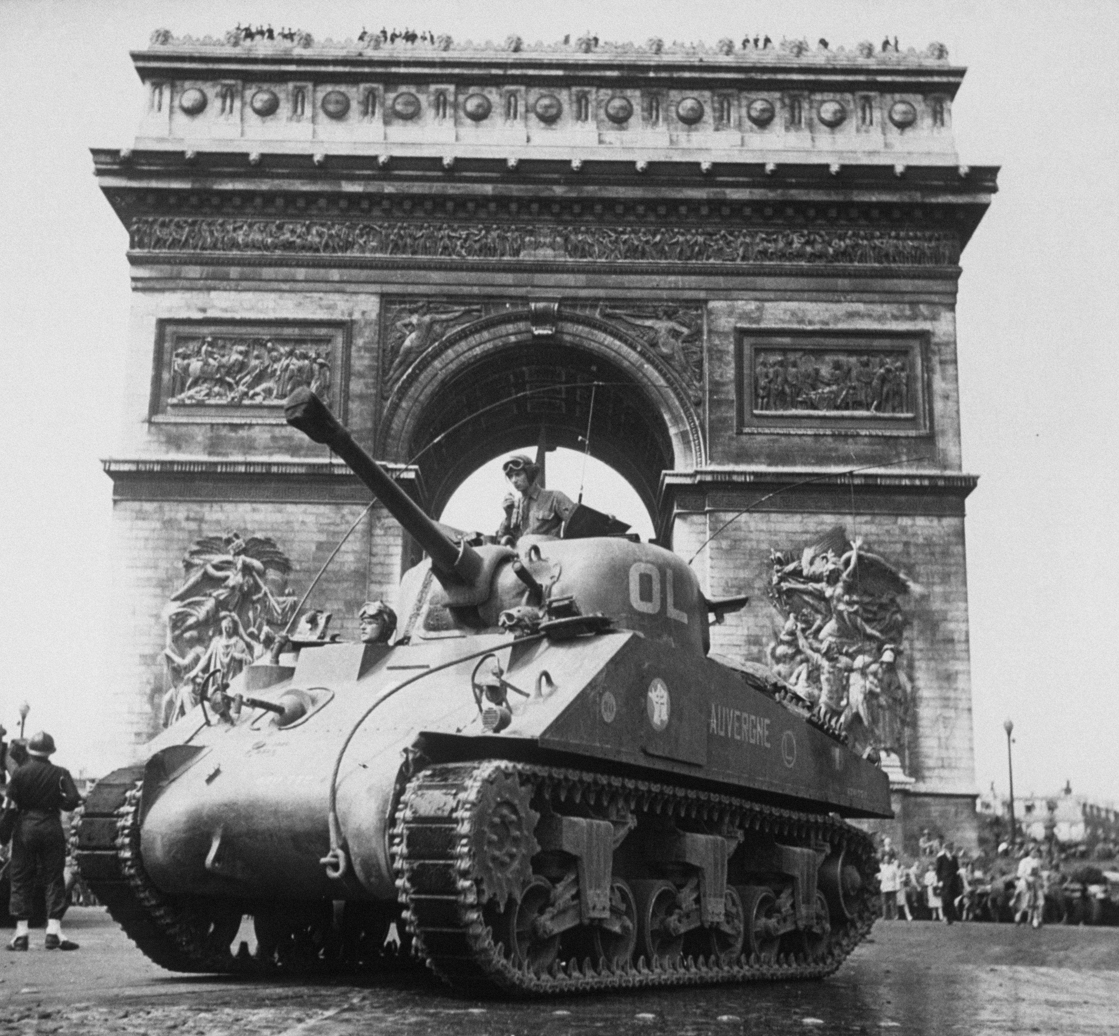 29 Historical Photos Of The Liberation Of Paris