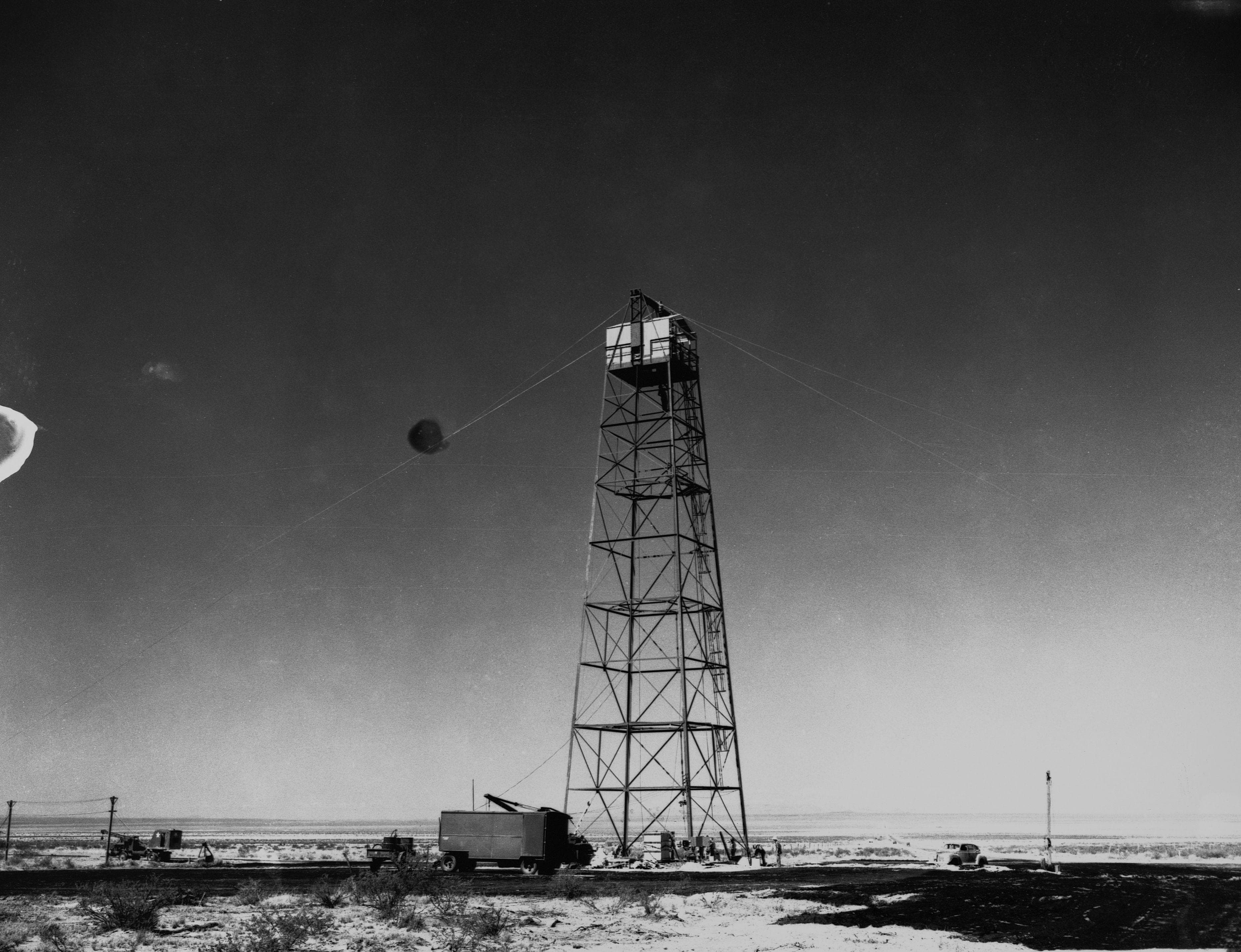 22 Unbelievable Photos From The Detonation Of The First Atomic Bomb