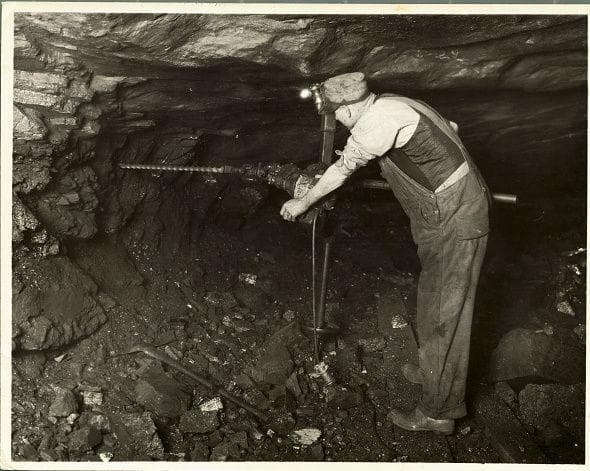 35 Photos Of Coal Miners That Will Make You Feel Like You're Underground