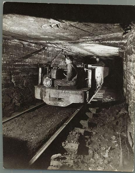 35 Photos Of Coal Miners That Will Make You Feel Like You're Underground