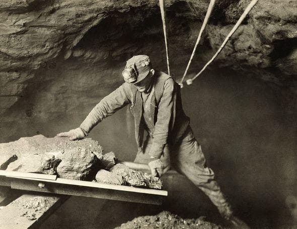 35 Photos Of Coal Miners That Will Make You Feel Like You're Underground